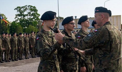 „W imieniu Rzeczypospolitej Polskiej wręczam Ci broń” - uroczyste ...