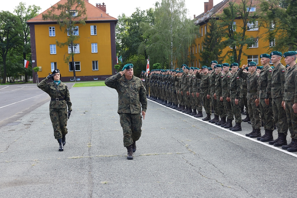 Studenci pierwszego roku otrzymali broń - AWL