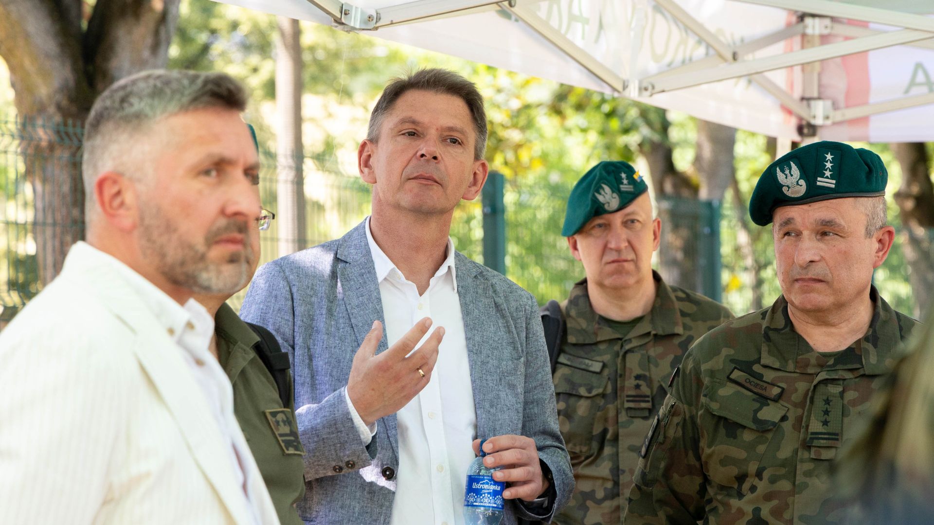 Presentation of mobile shelters and fortifications for the army and ...