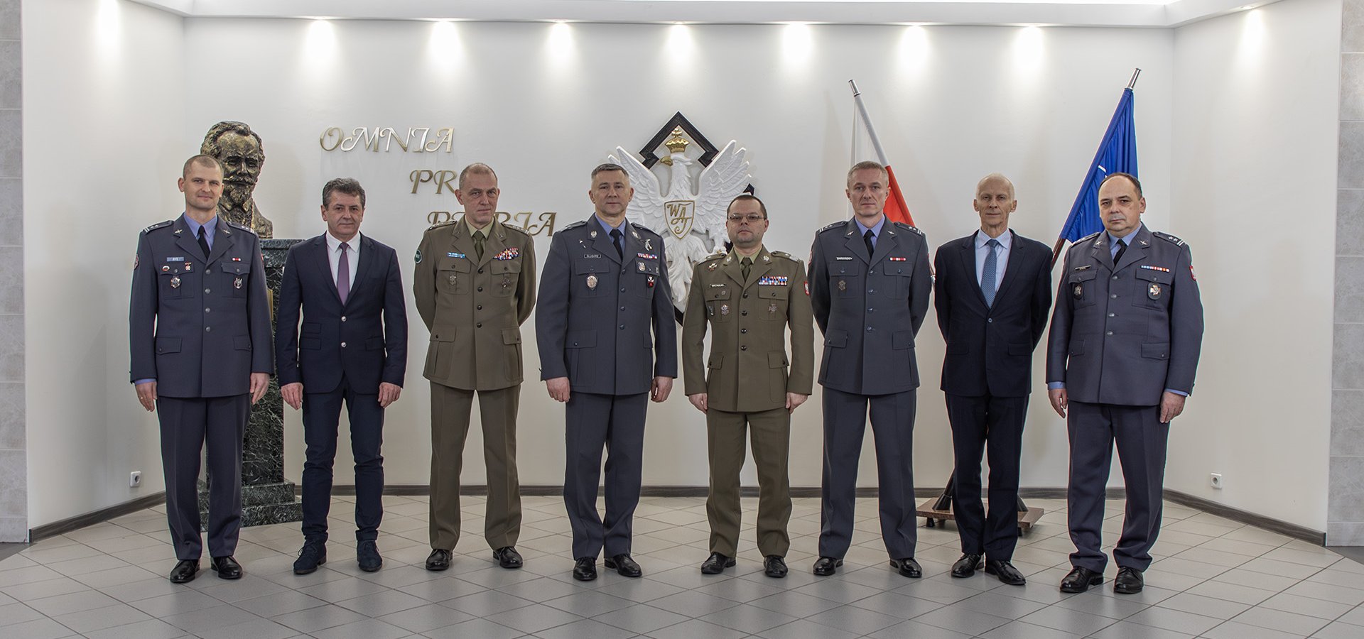 Współpraca WAT i WLW w obszarze techniki lotniczej - Wojskowa Akademia Techniczna